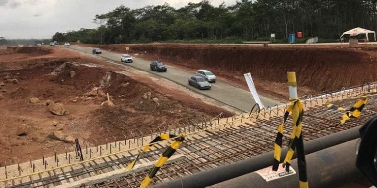 Metode Pelaksanaan, Produktivitas, dan Durasi Pekerjaan Timbunan Tanah ...